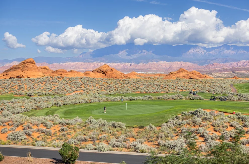 Golf in the Red DesertUtah Sand Holo Resort - 4 Seasons Golf Tour